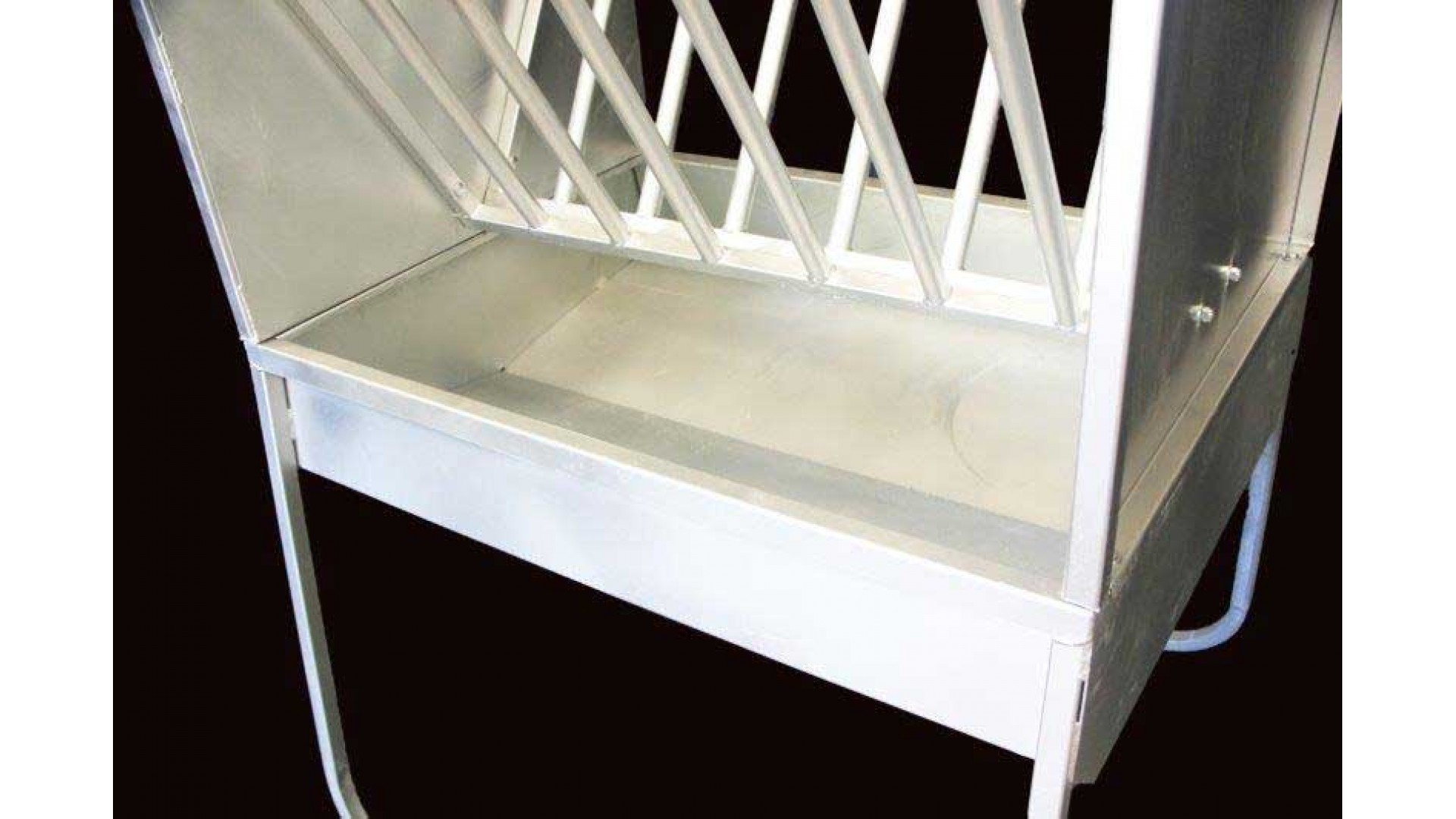 BF04H HORSE TROUGH w/ HAY RACK